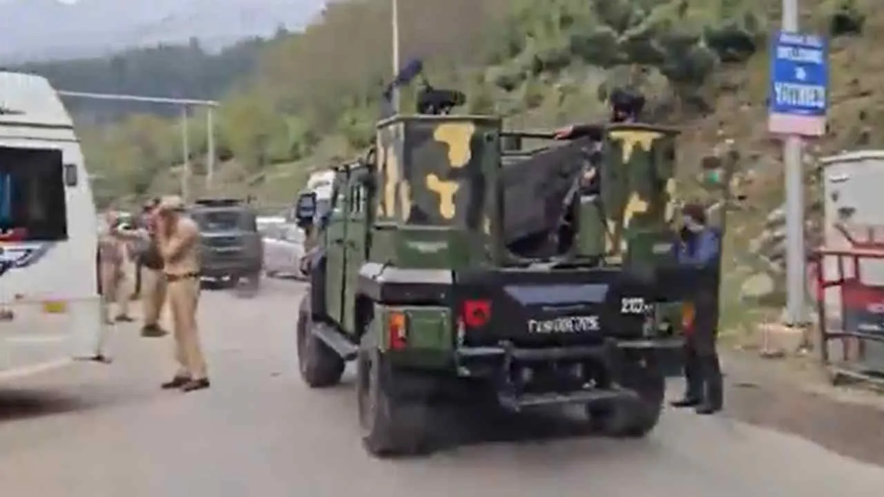 Pahalgam Terror Attack: पहलगाम में आतंकियों के खिलाफ सर्च ऑपरेशन के बीच ...